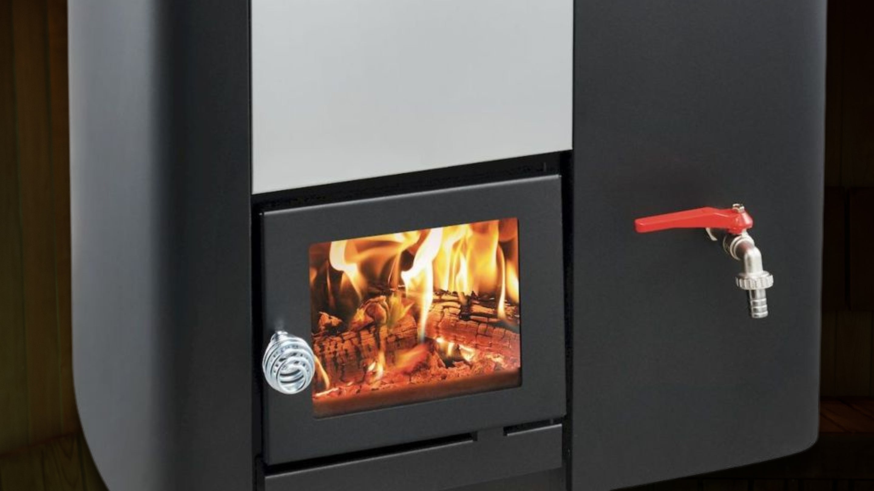 Edulliset suomalaiset puukiukaat vesisäiliöllä | Helokiuas.fi