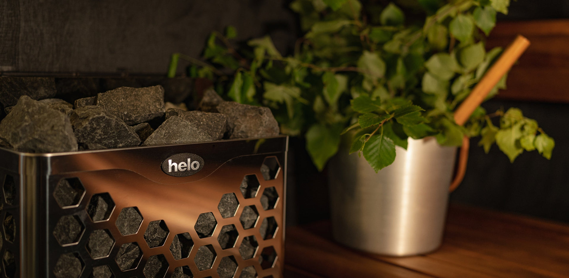 Edulliset suomalaiset puukiukaat vesisäiliöllä | Helokiuas.fi